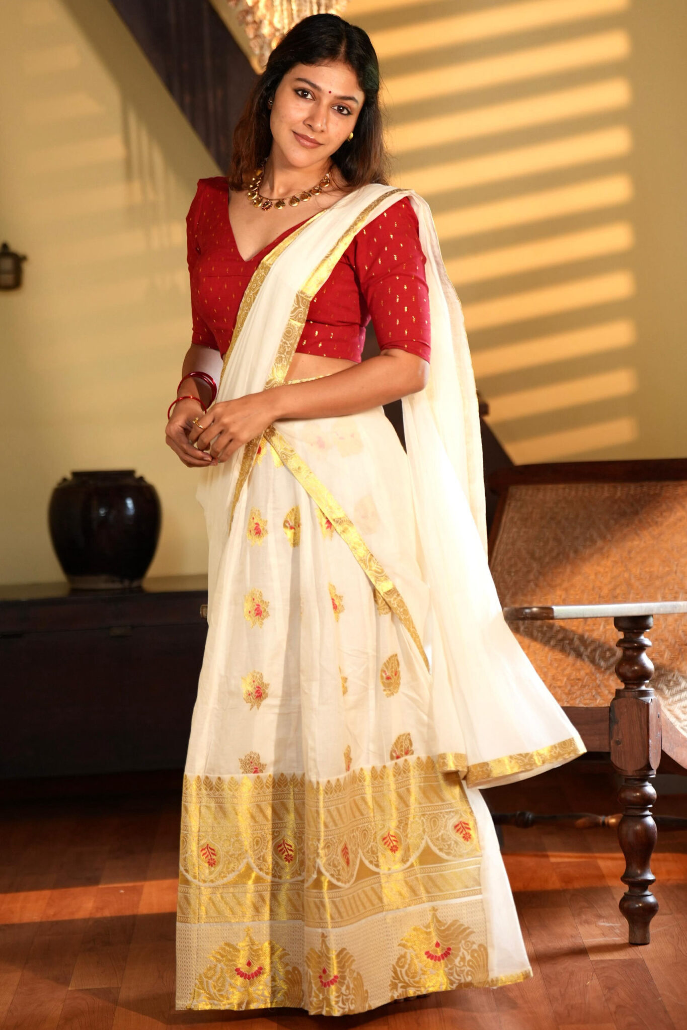 Kasavu Red Gold dot Dhavani Set - Tanirika